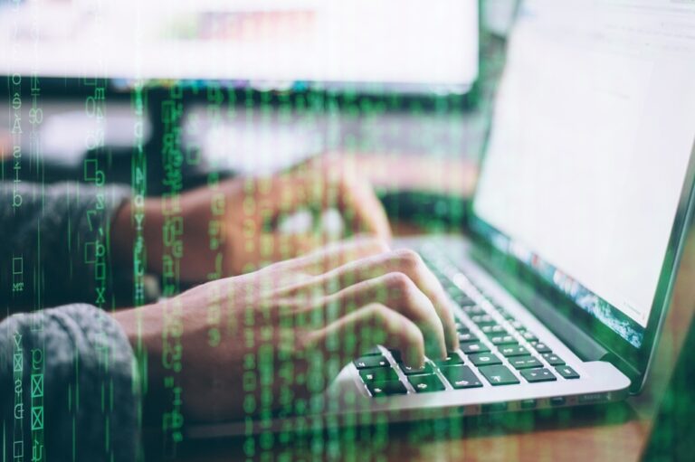 Desarrollo de Software: Eficiencia y Crecimiento Empresarial - Blackfor